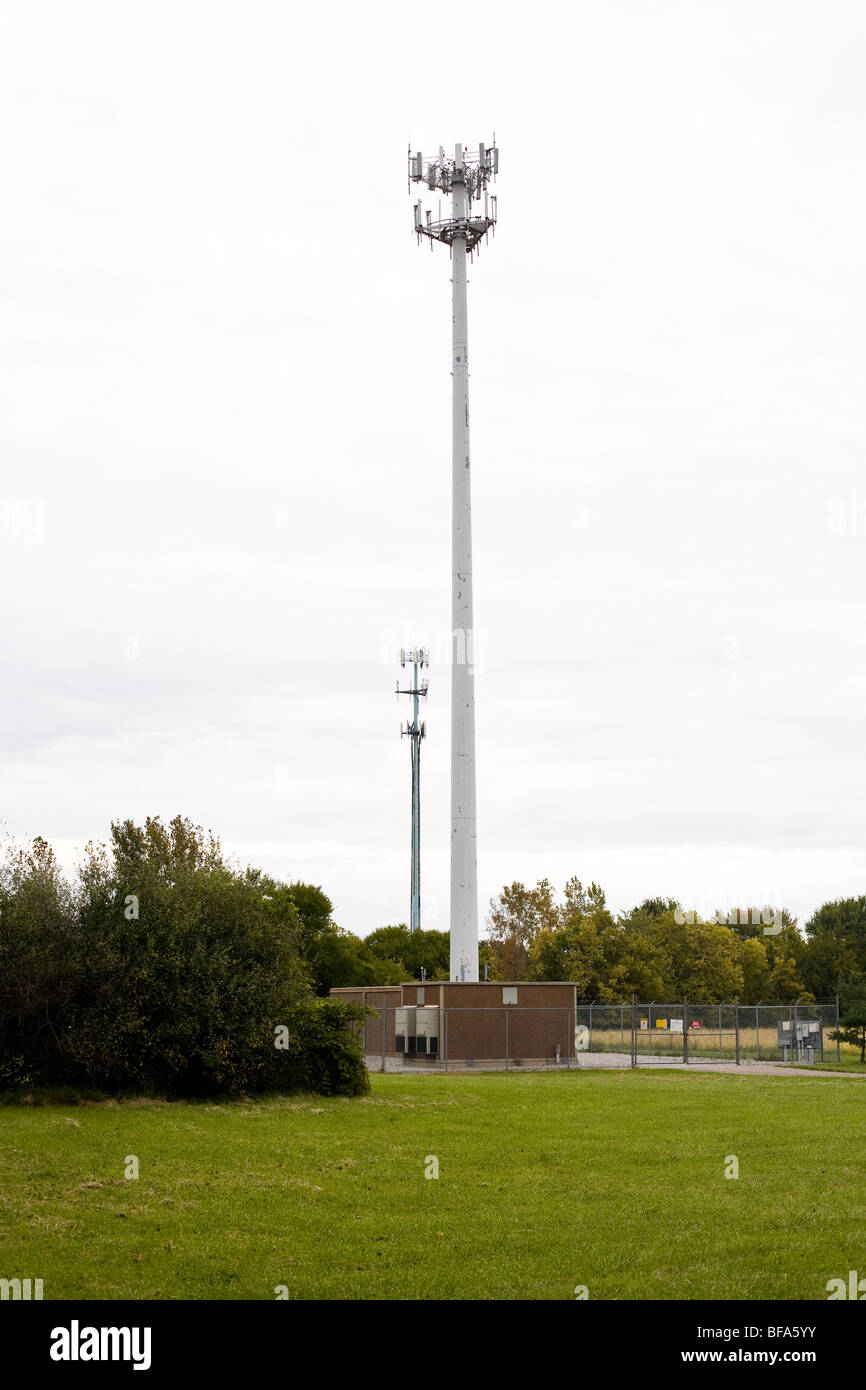 Cellular towers hi-res stock photography and images - Alamy