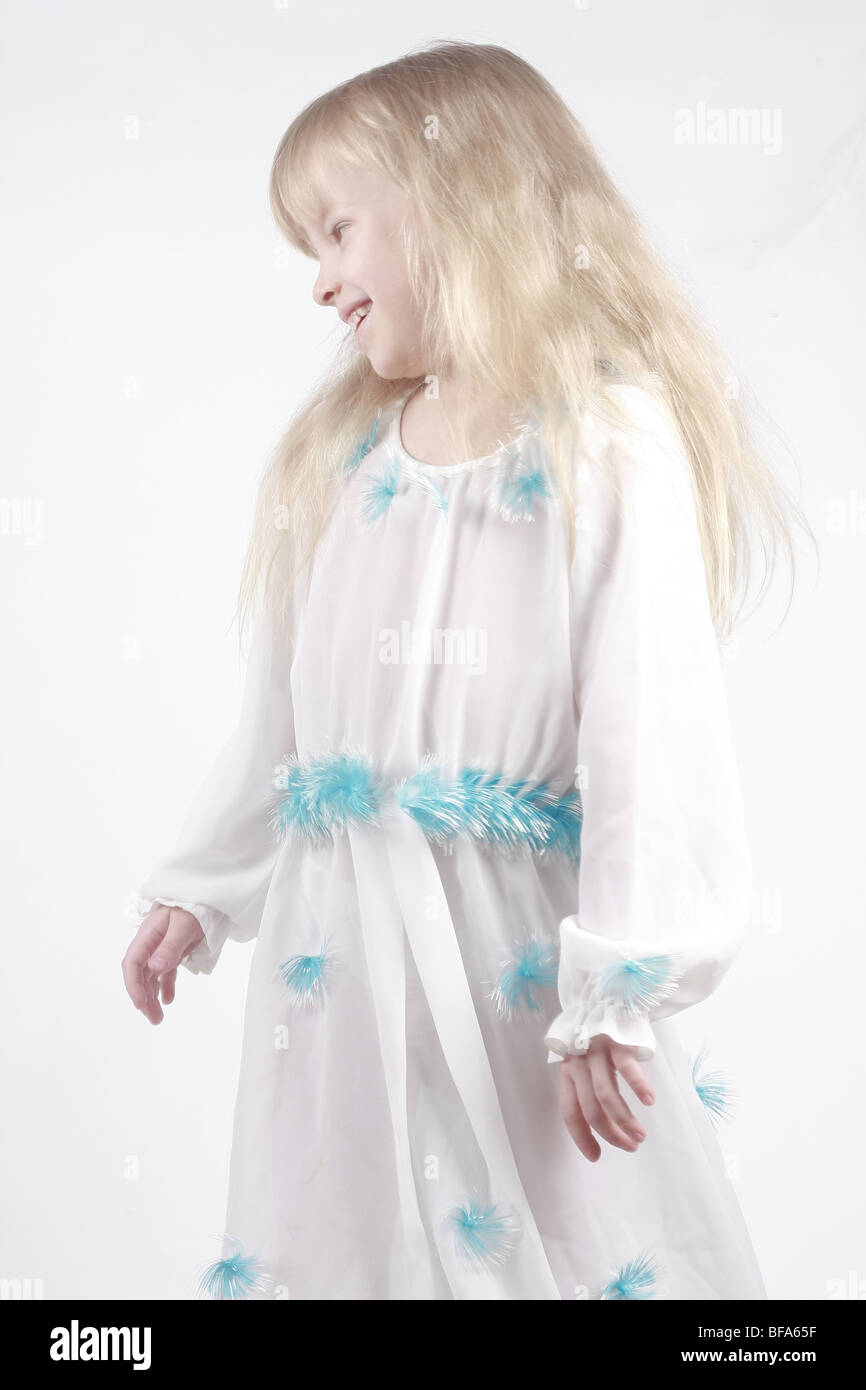 Flying girls hi-res stock photography and images - Alamy