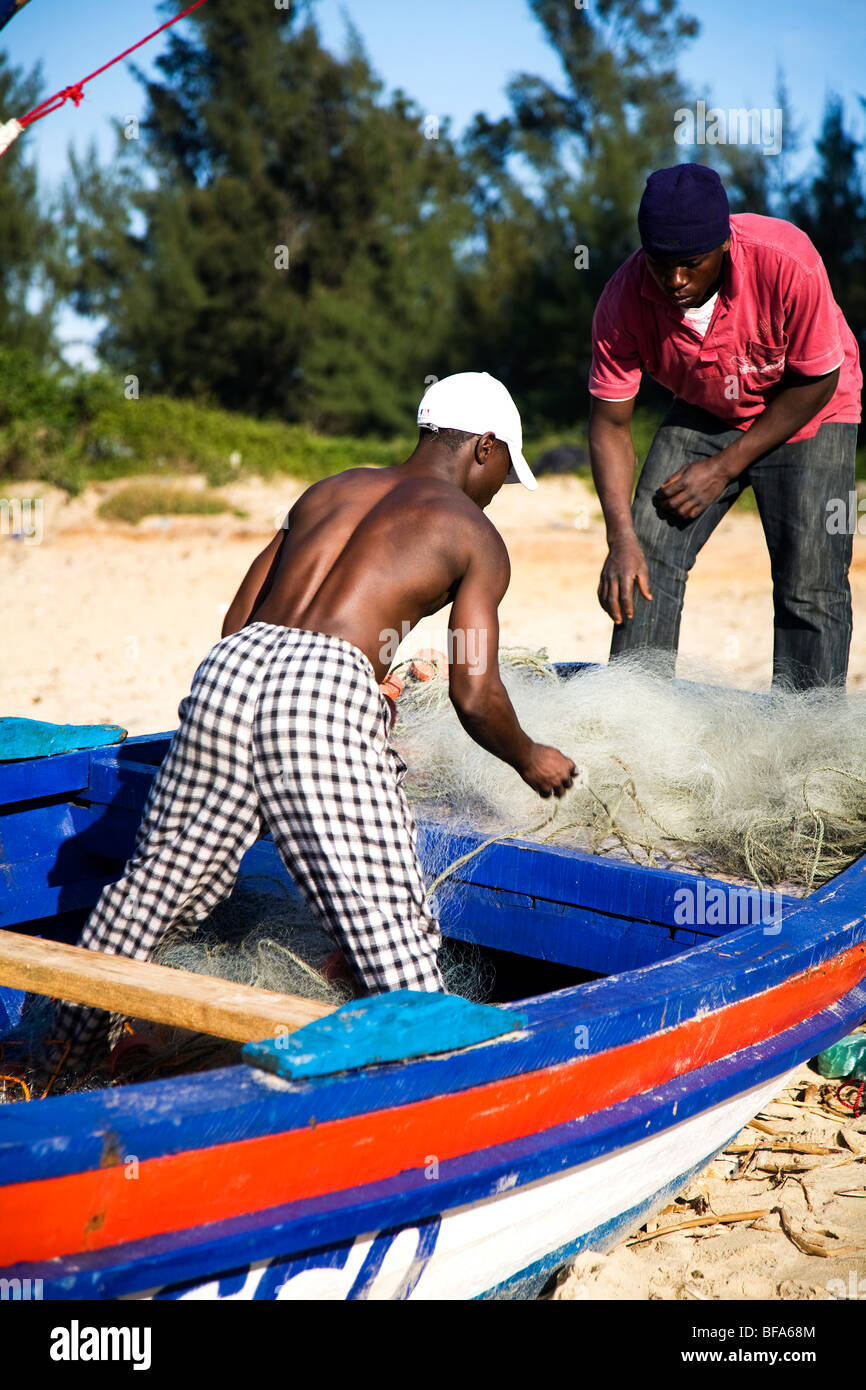 African men fishing hi-res stock photography and images - Alamy