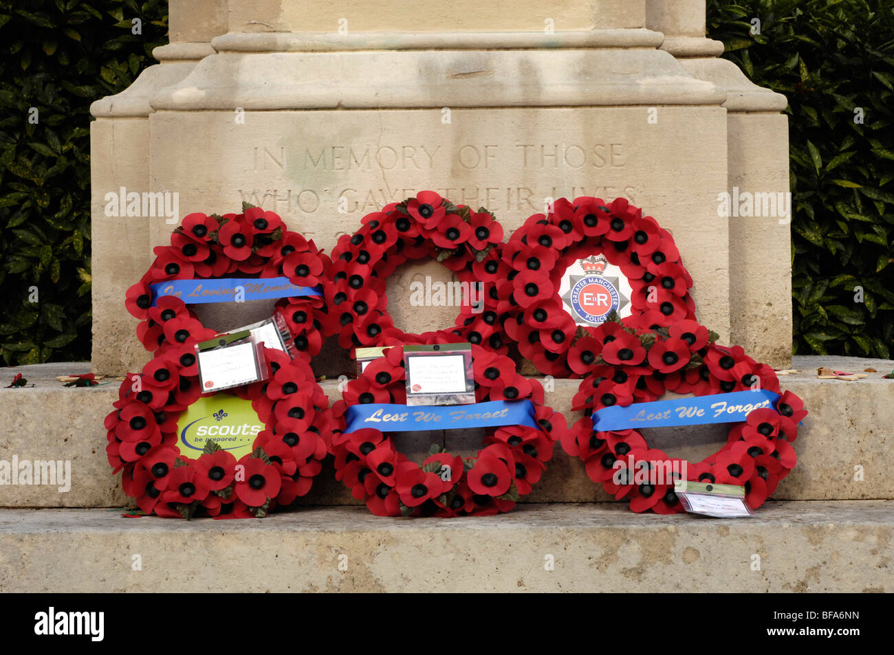 Didsbury war memorial on remembrance day Stock Photo - Alamy