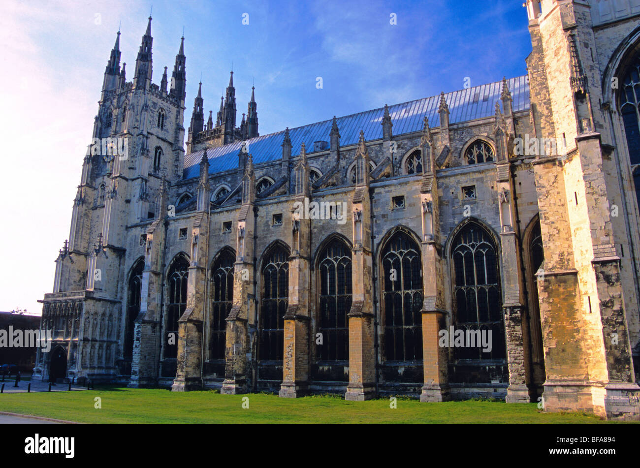 Canterbury Cathedral: south side of nave designed by Henry Yevele Stock ...