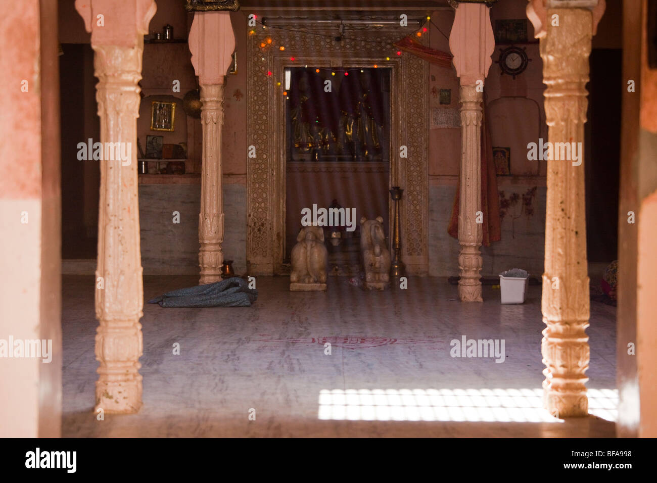 Hindu temple interior inside hi-res stock photography and images - Alamy
