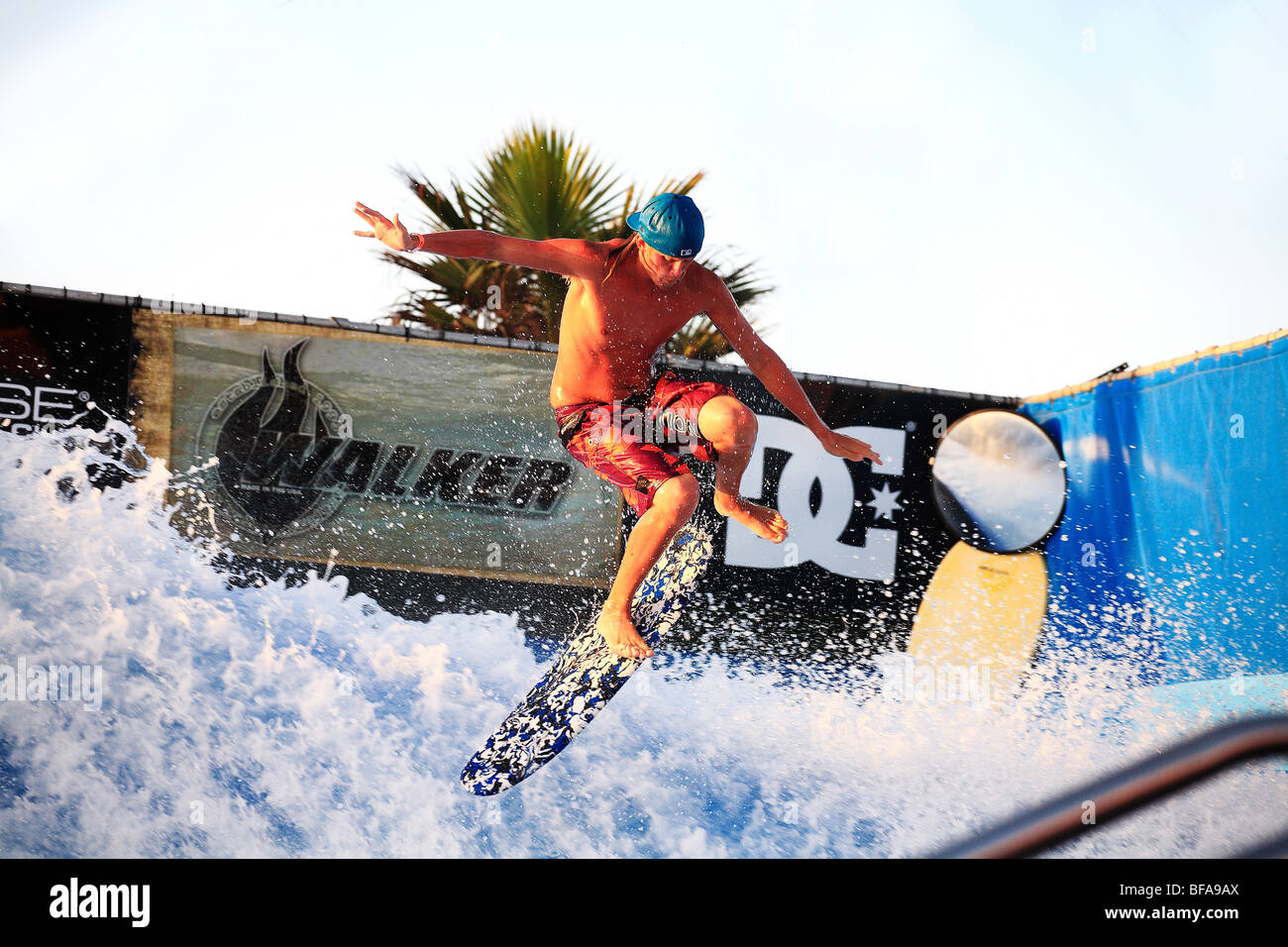 Wave machine hi-res stock photography and images - Alamy