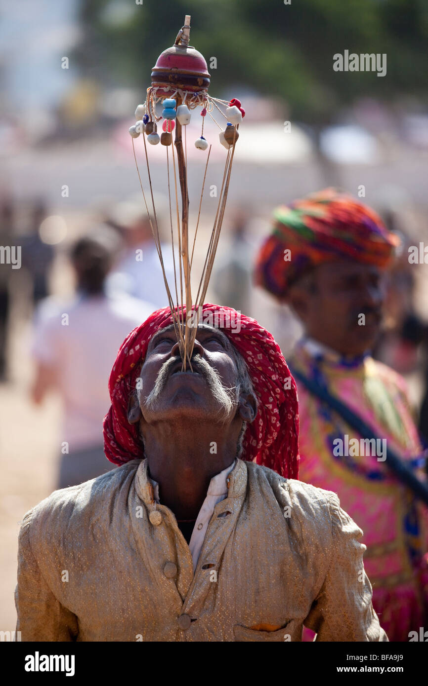 Circus balancing act hi-res stock photography and images - Alamy