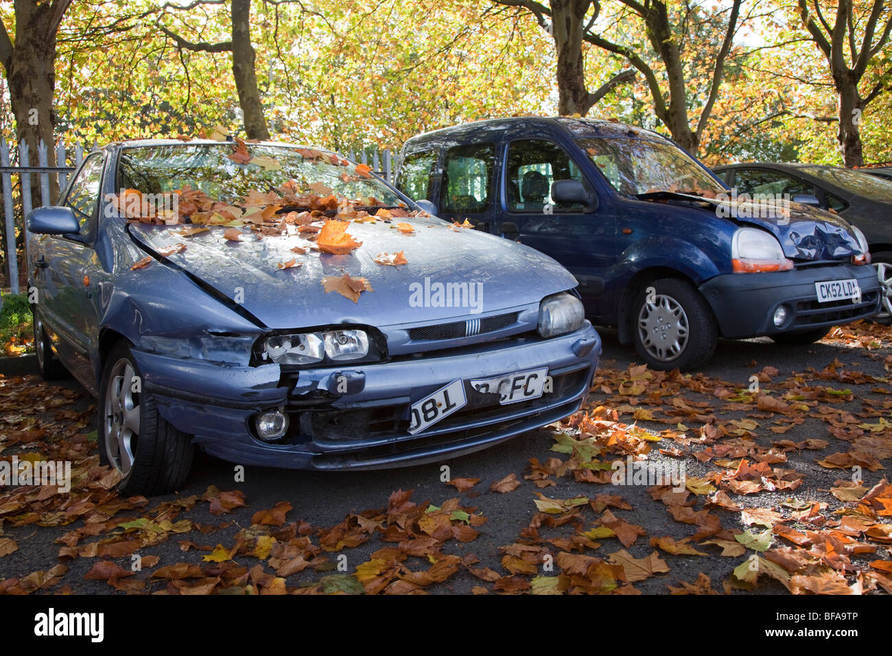 Damaged cars hi-res stock photography and images - Alamy