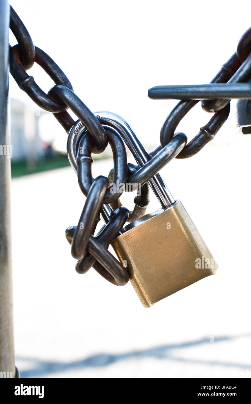 Locked gate hi-res stock photography and images - Alamy