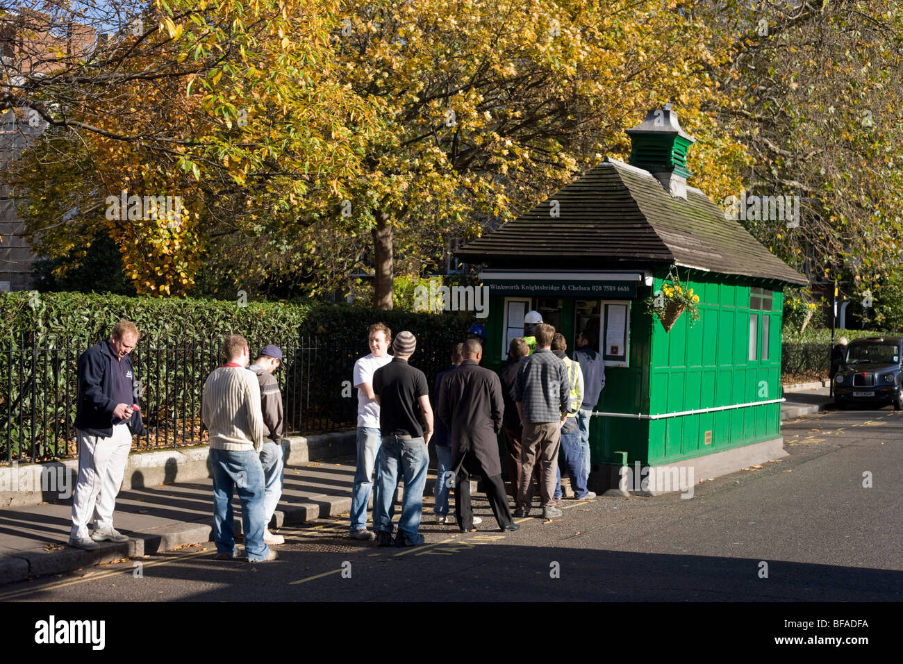 Cabman's cafe shelter in Pont Street, close to the junction of Sloane ...