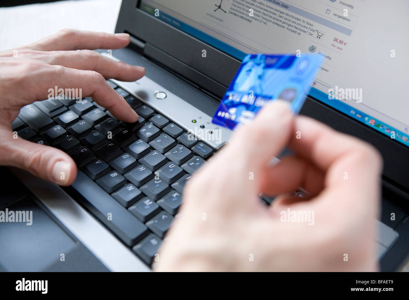 Online shopping with credit card Stock Photo - Alamy