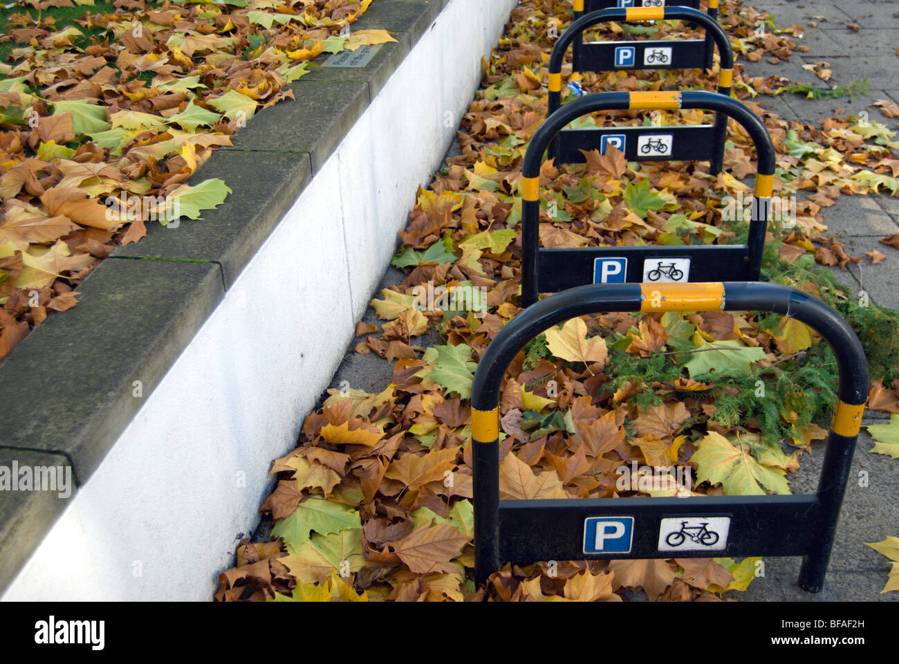 Cycle stand hi-res stock photography and images - Alamy