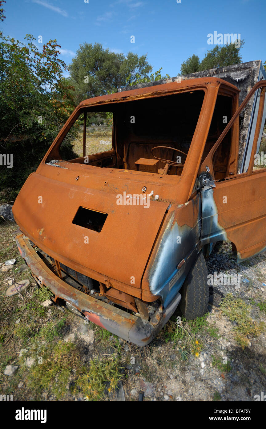 Rusty van hi-res stock photography and images - Alamy