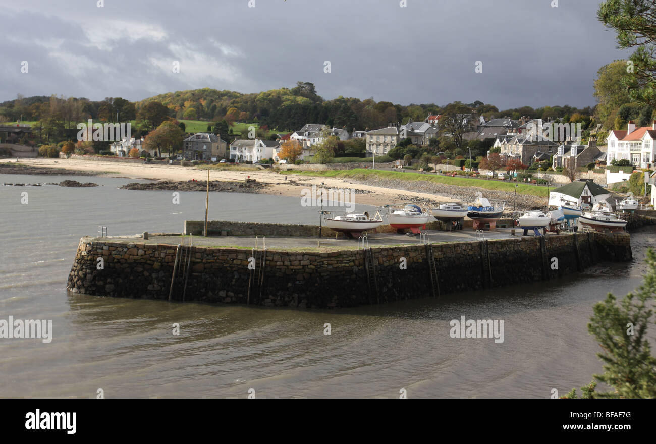 Aberdour village harbour hi-res stock photography and images - Alamy