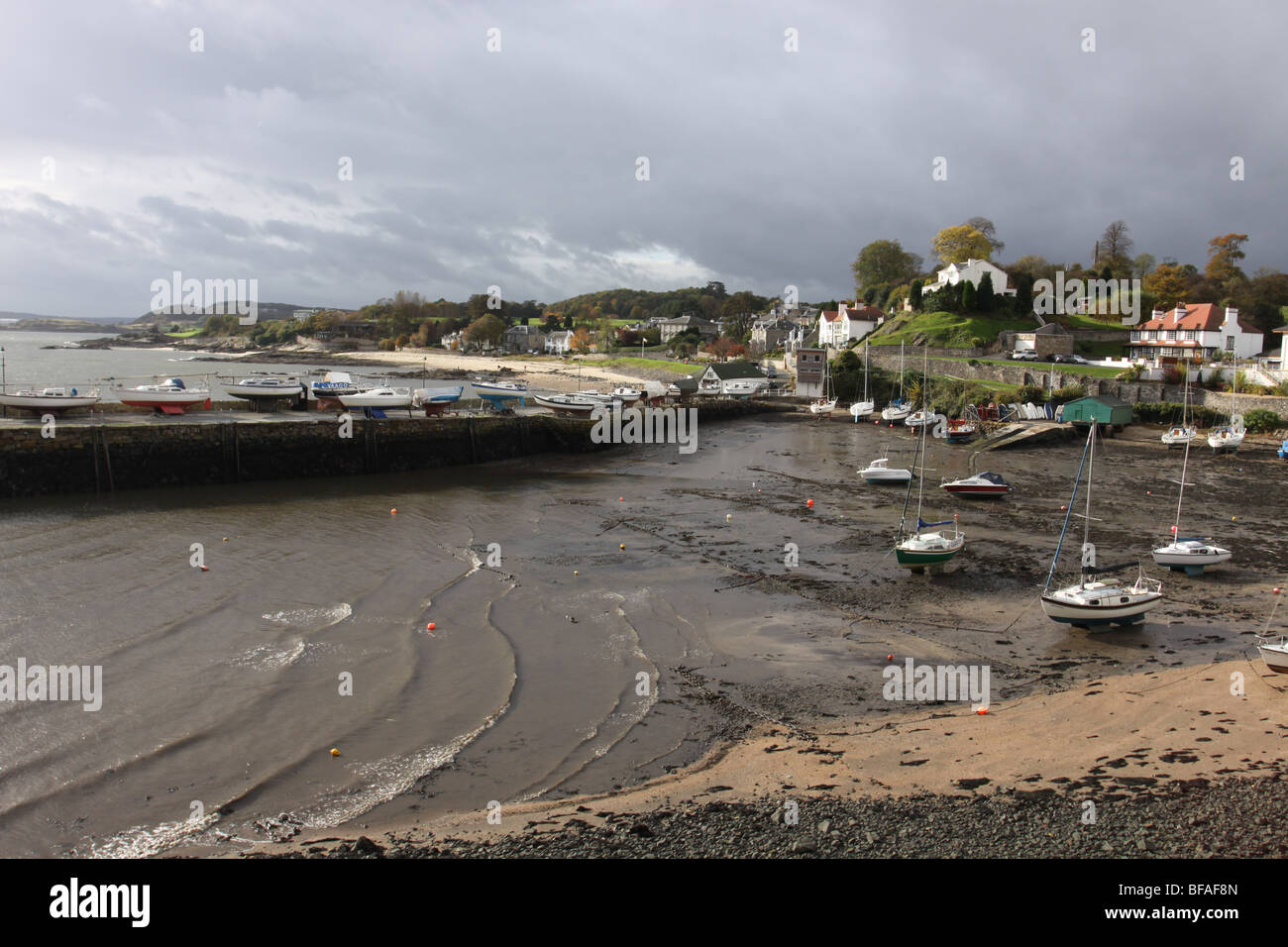 Aberdour village harbour hi-res stock photography and images - Alamy