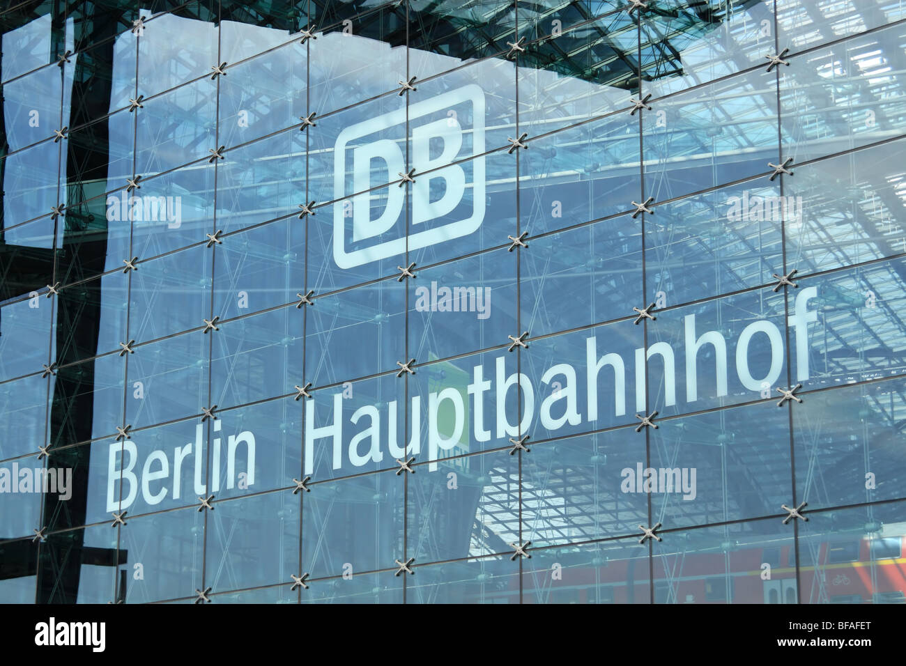 Hauptbahnhof berlin glass steel hi-res stock photography and images - Alamy