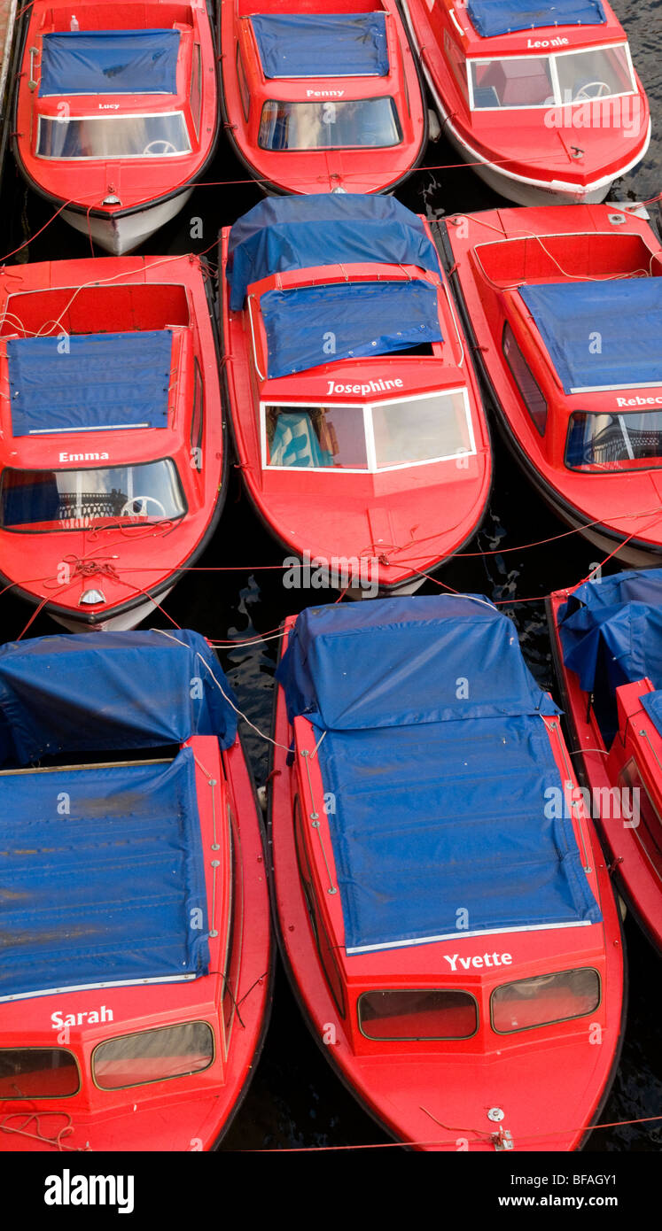 Red and blue boats hi-res stock photography and images - Alamy