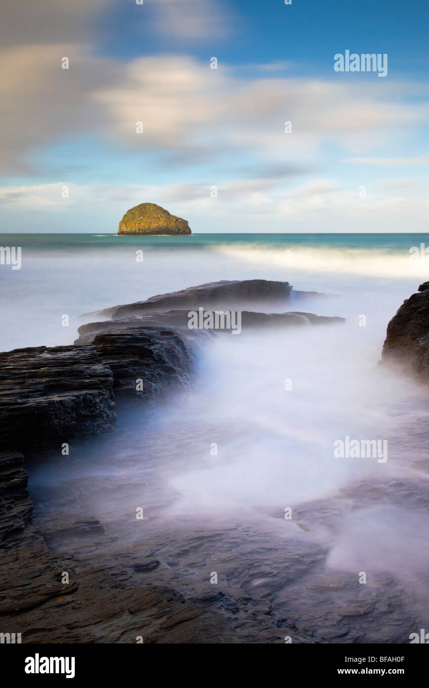 Trebarwith Strand; Cornwall; looking towards Gull Rock Stock Photo - Alamy