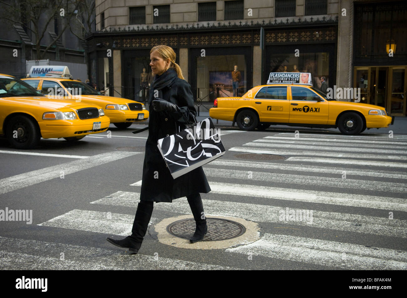 Shoppers outside of Saks Fifth Avenue in New York Stock Photo - Alamy