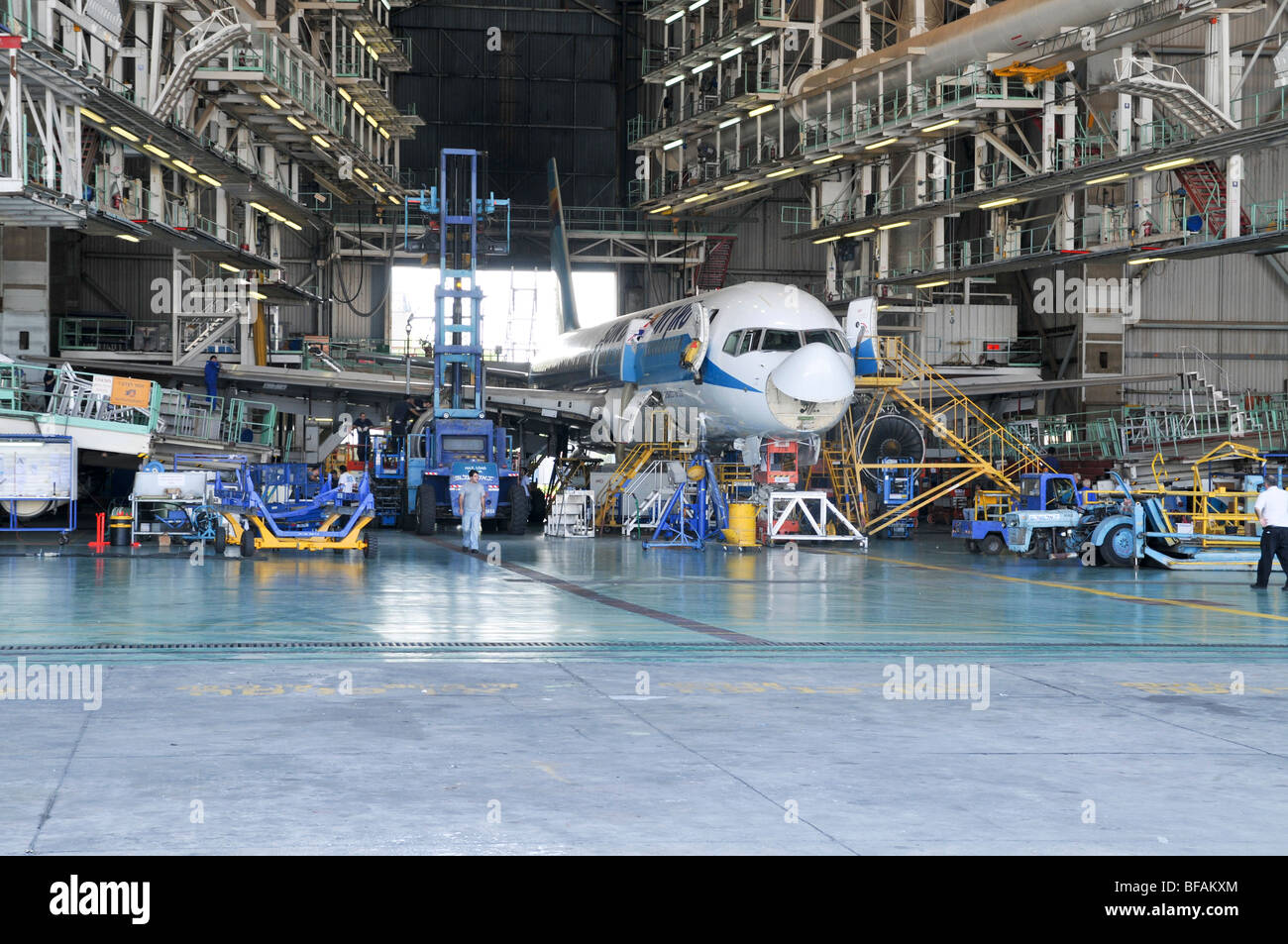 Airplane hanger hi-res stock photography and images - Alamy