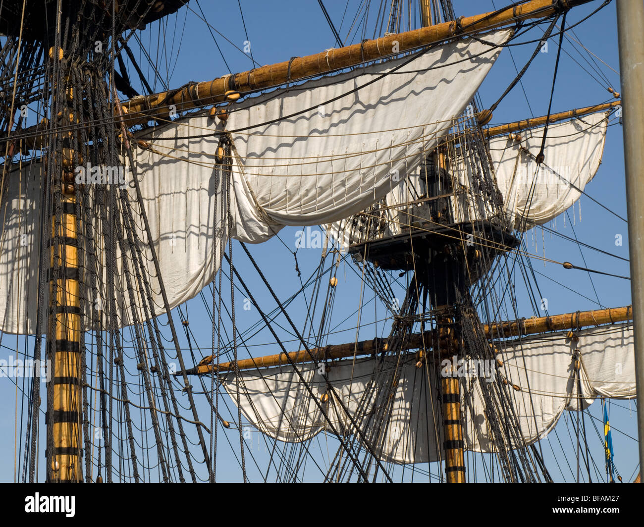 Rigging ship hi-res stock photography and images - Alamy