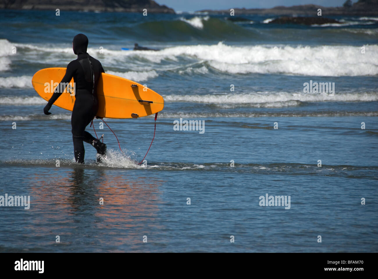 cold water surfer in tofino bc Stock Photo - Alamy