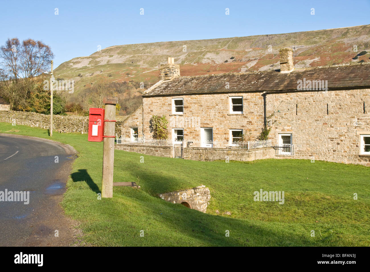 Postbox postal service hi-res stock photography and images - Alamy