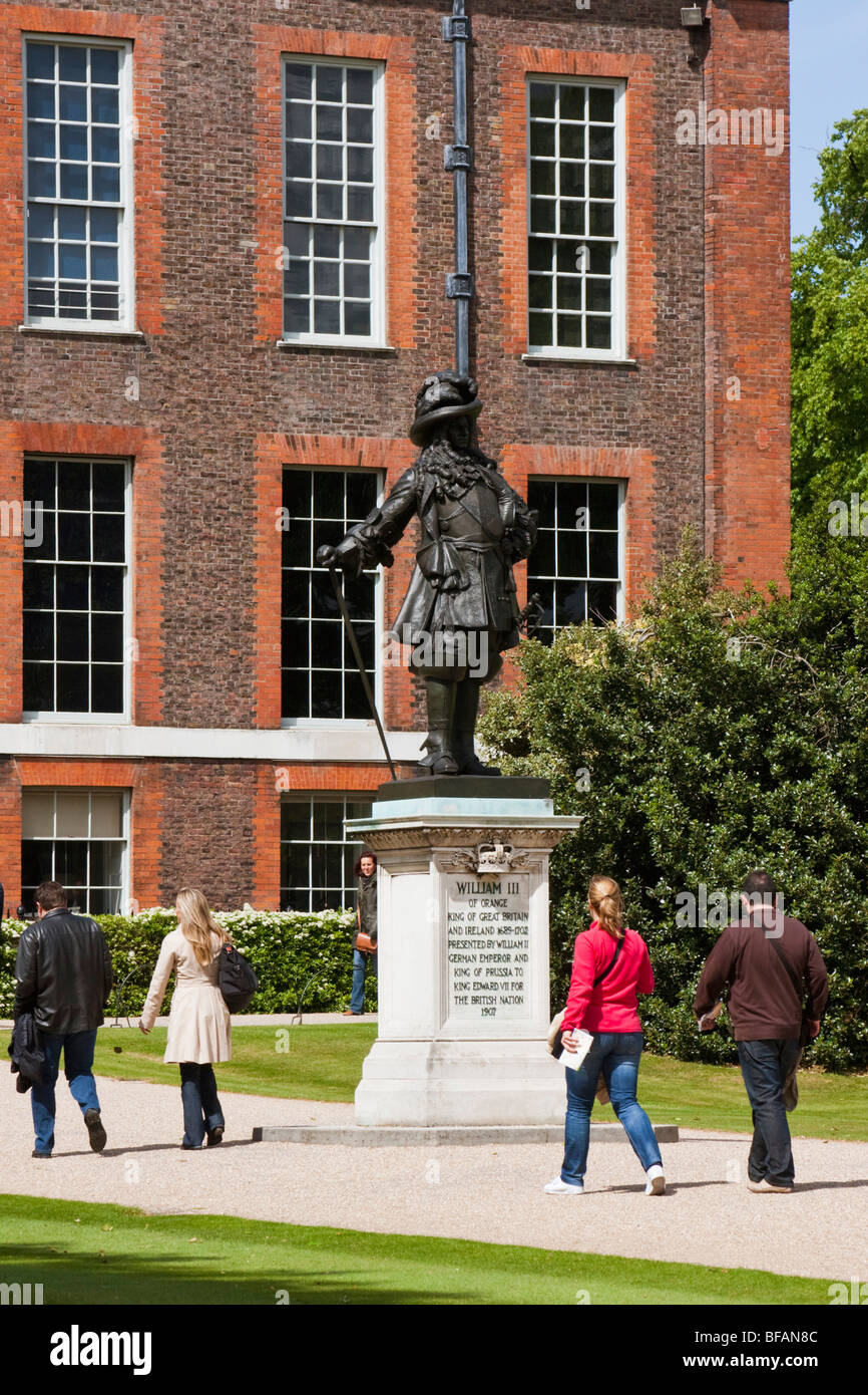 William of Orange Statue, Kensington Palace, London Stock Photo - Alamy