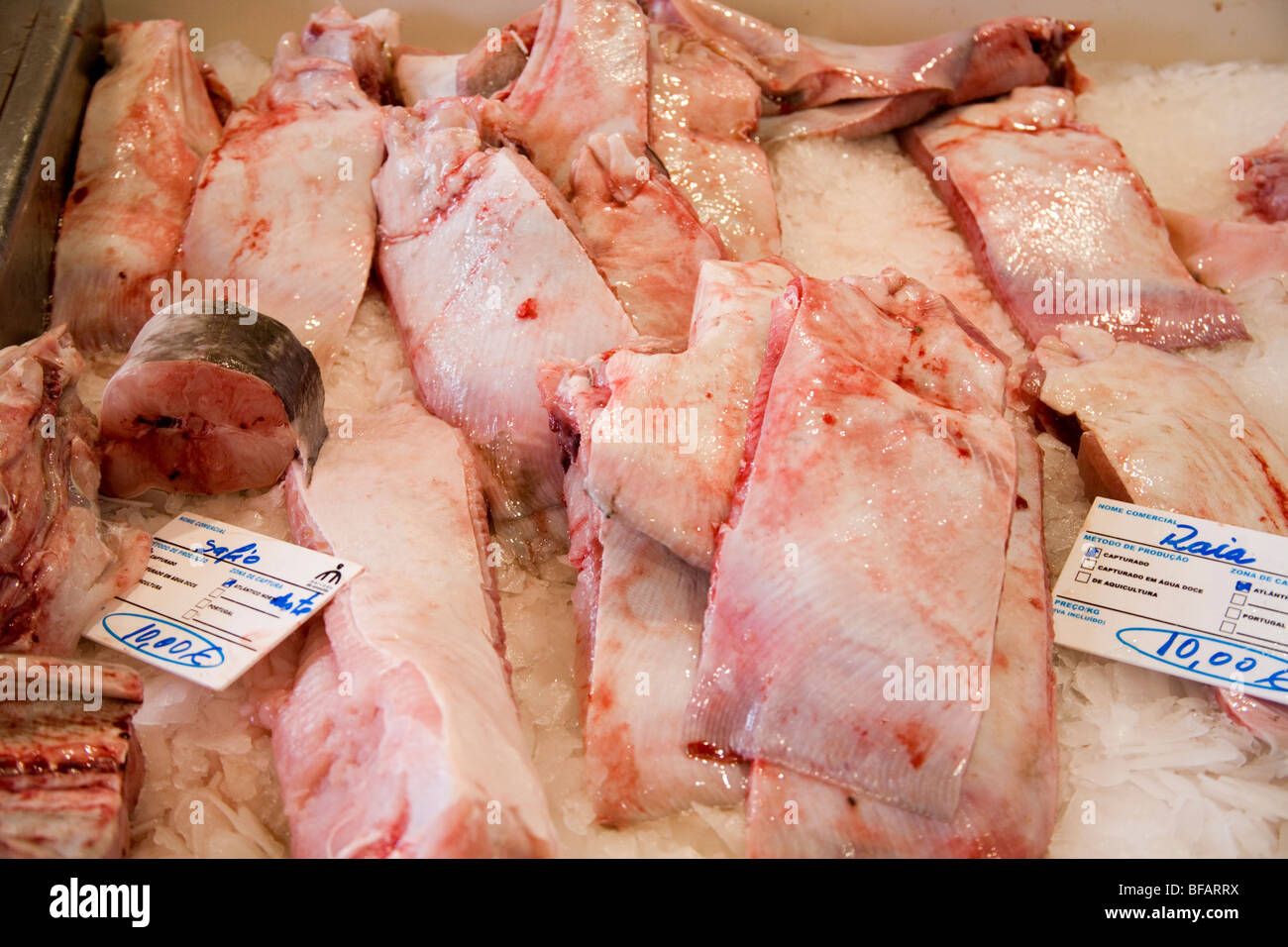 Indoor fish market hi-res stock photography and images - Alamy