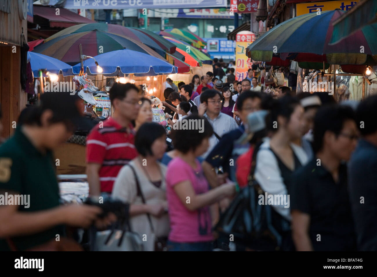 Korean commercial market hi-res stock photography and images - Alamy