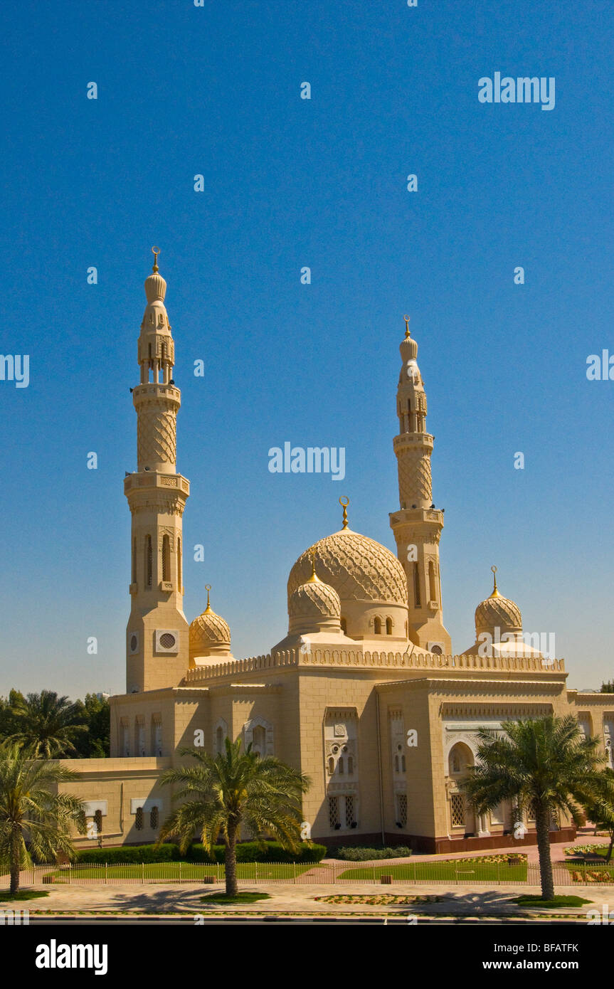 Dubai mosques hi-res stock photography and images - Alamy