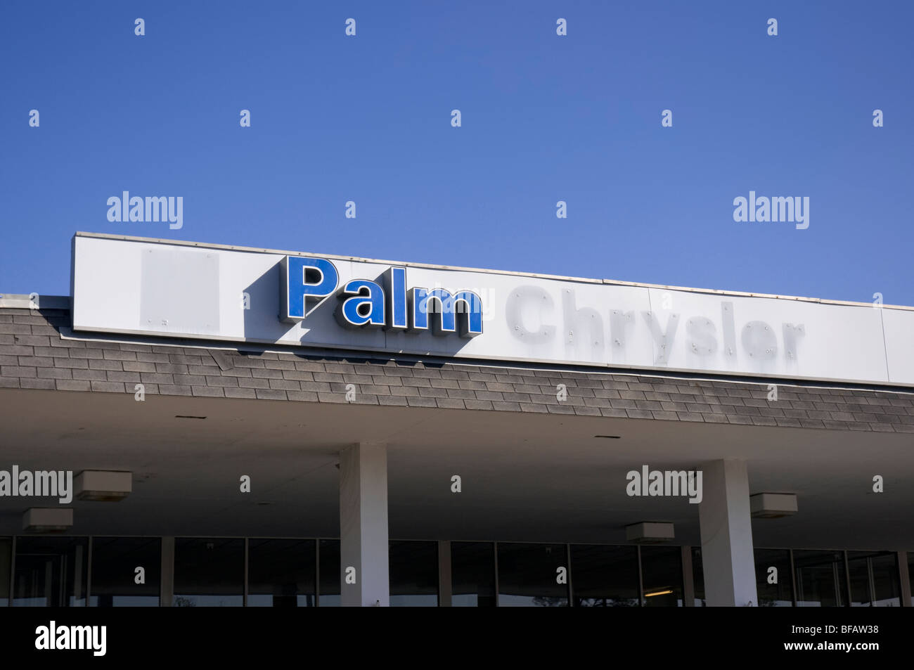 Chrysler dealership closed hi-res stock photography and images - Alamy