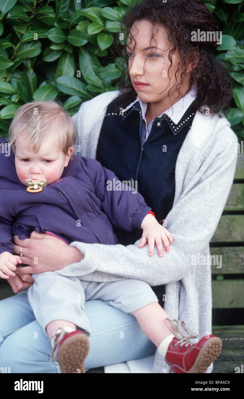 Family outside home uk poverty hi-res stock photography and images - Alamy