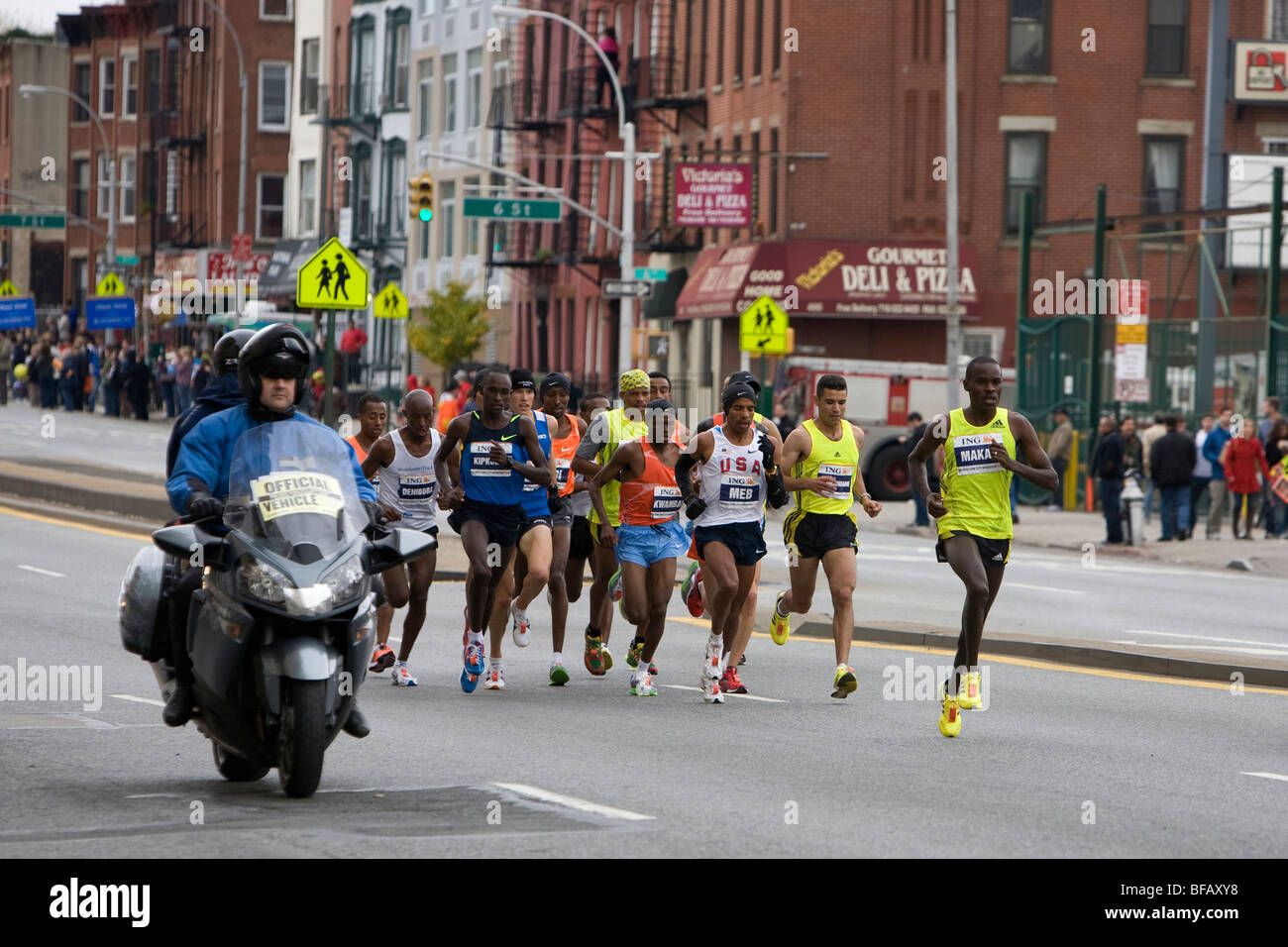 Patrick Makau leads the pack of Men's Elite runners as they approach ...