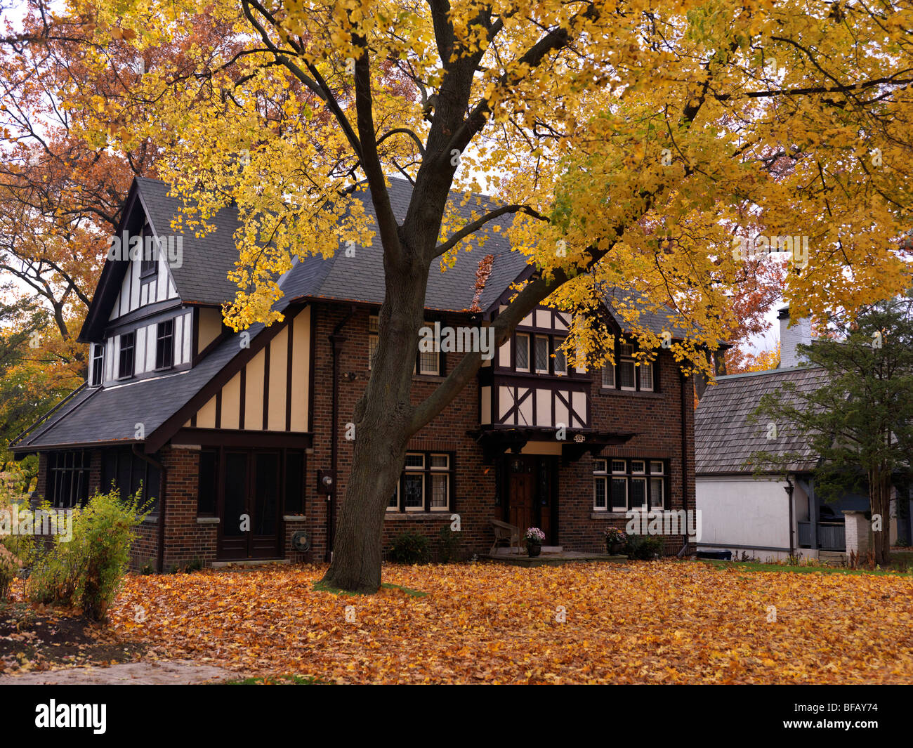 Toronto victorian houses hi-res stock photography and images - Alamy