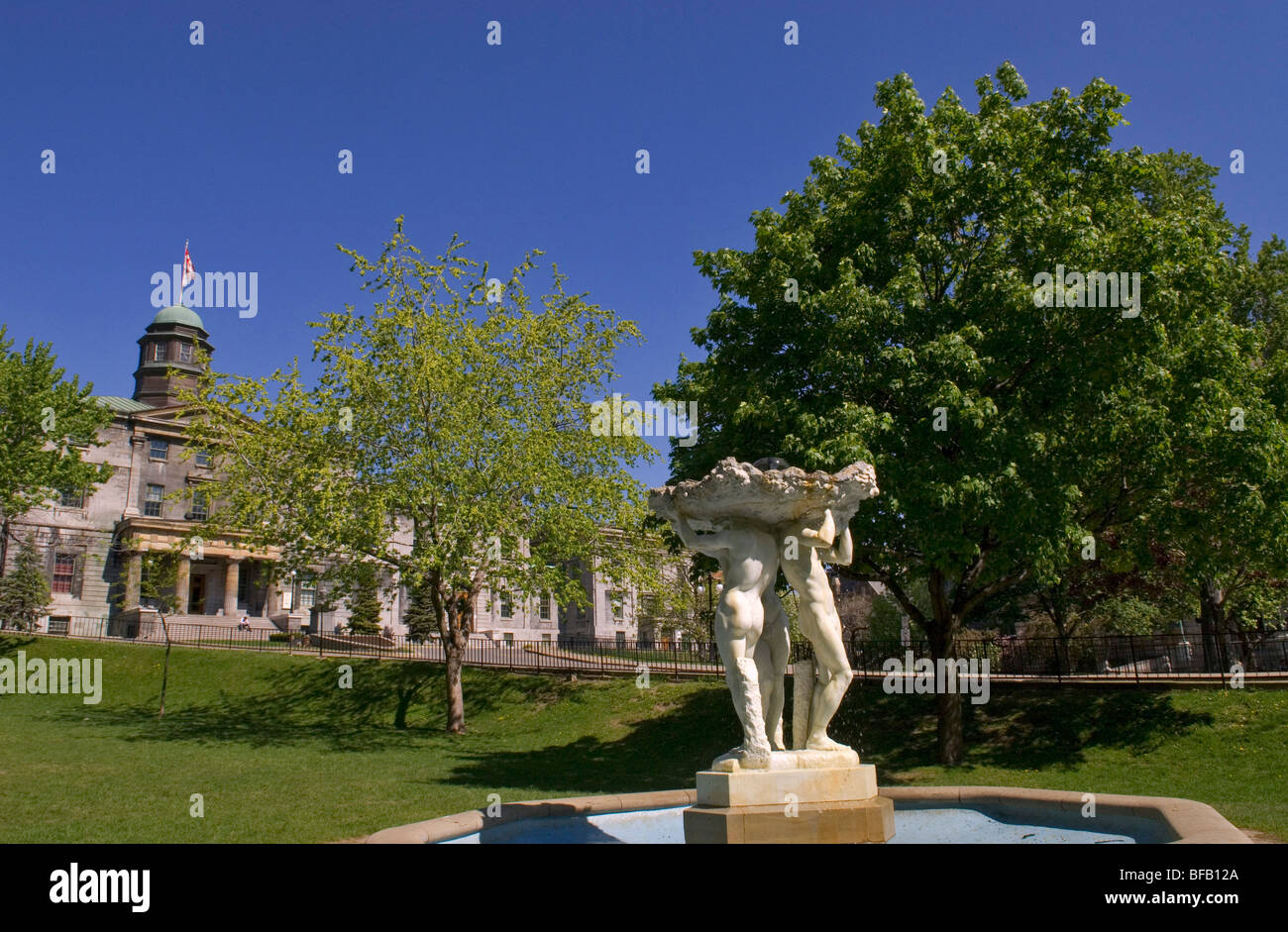 Mcgill university campus montreal hi-res stock photography and images ...