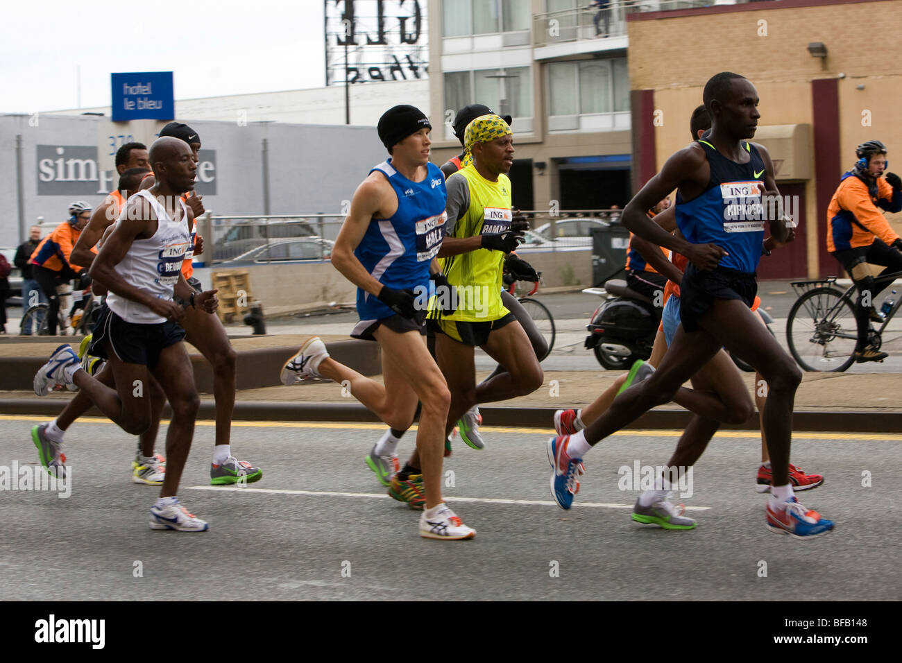 The front pack of Men's Elite runners approaches Mile 7 in the ING New ...