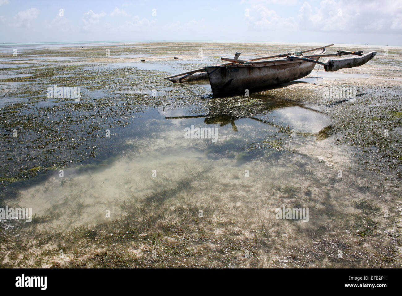 African dhow boats hi-res stock photography and images - Alamy