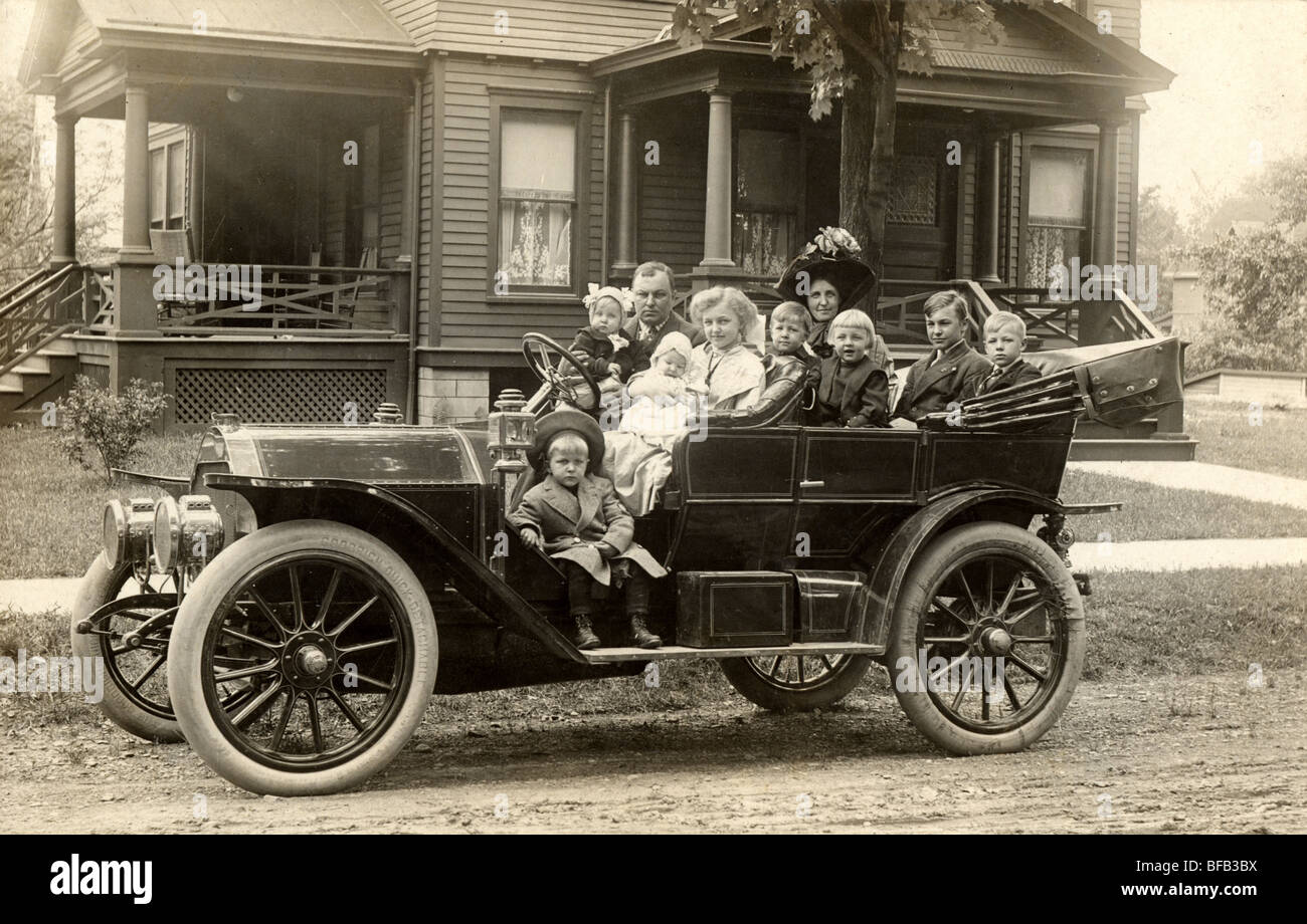 Middle class house 1900s hi-res stock photography and images - Alamy