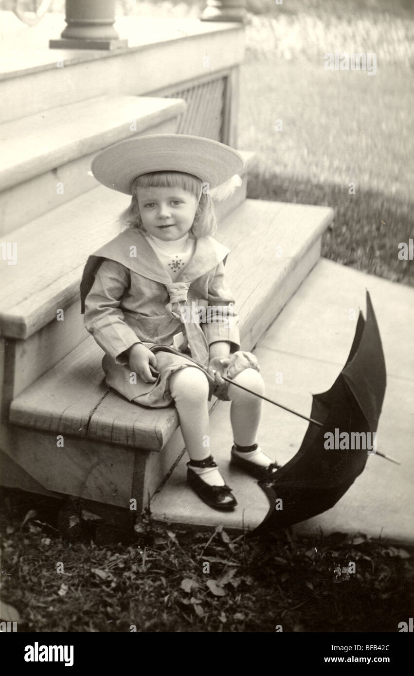 Buster brown hi-res stock photography and images - Alamy