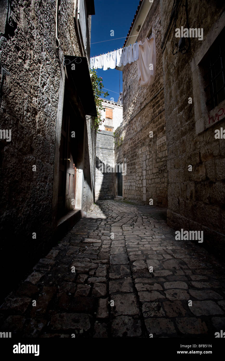 Old cobbled back streets hi-res stock photography and images - Alamy