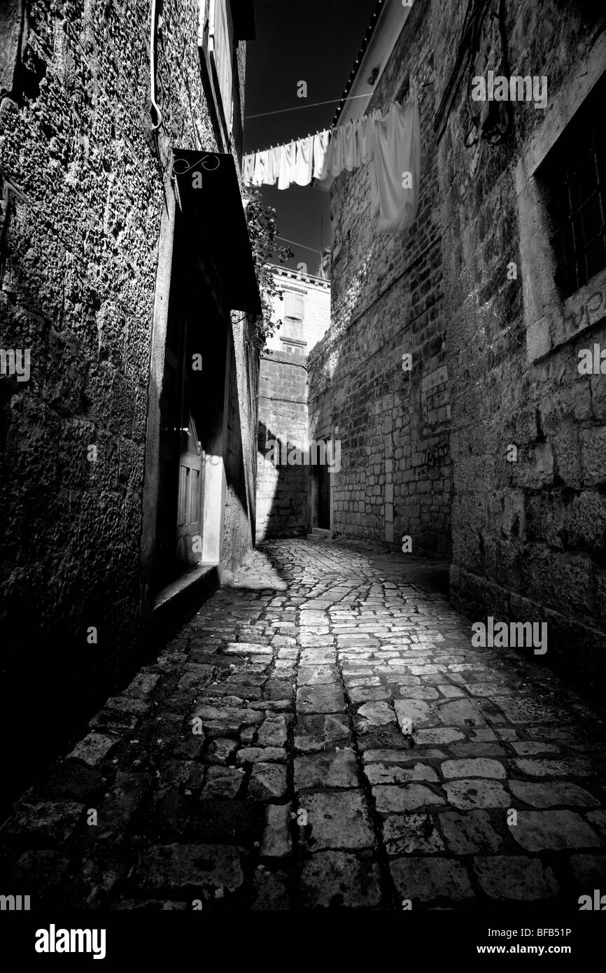 Back streets cobbles hi-res stock photography and images - Alamy