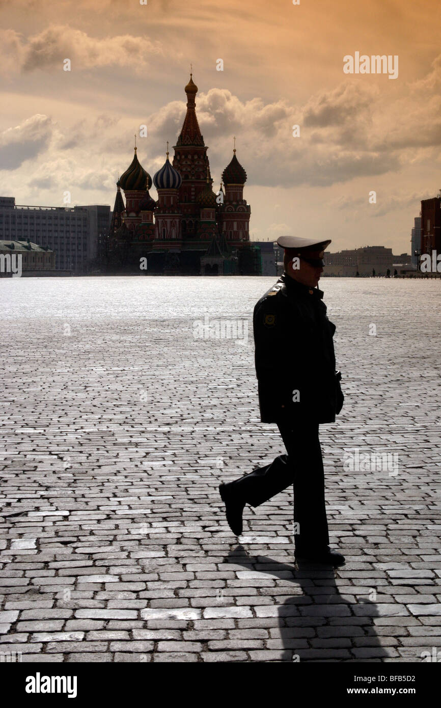Policeman on guard at Red square, Moscow, Russia Stock Photo - Alamy