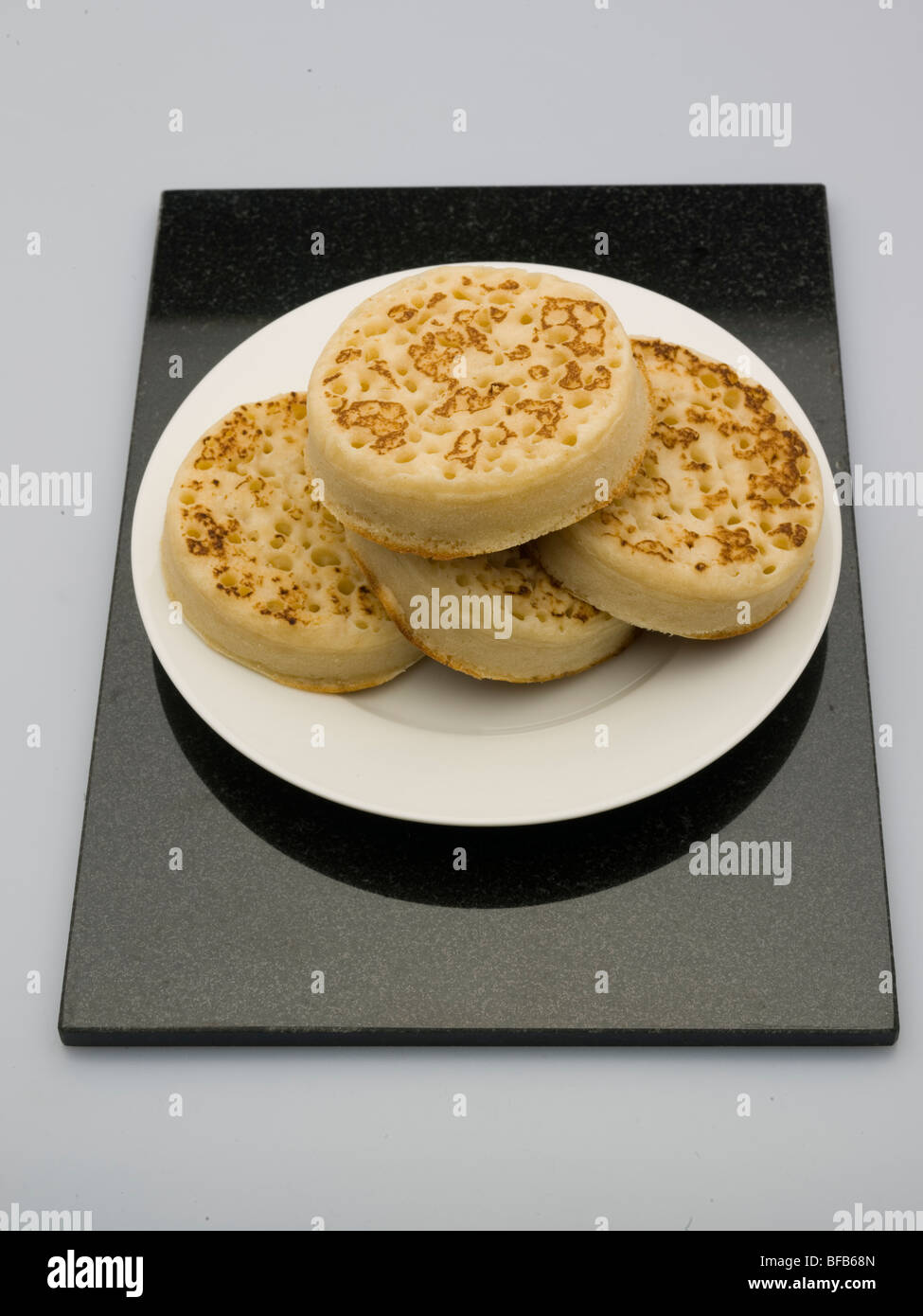 English toasted crumpets hi-res stock photography and images - Alamy