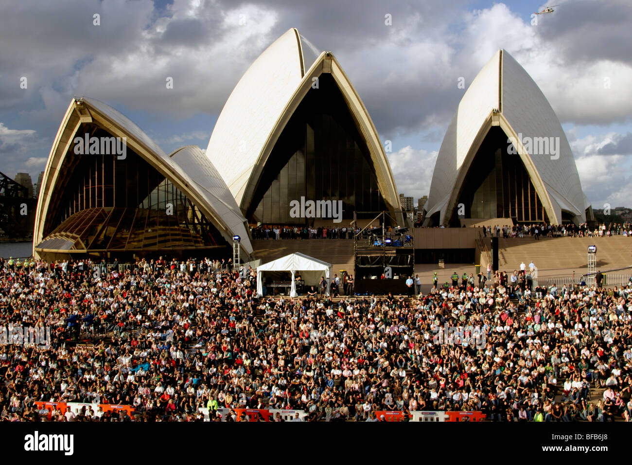 Crowd gathered outside the Sydney Opera House, NSW, Australia Stock ...