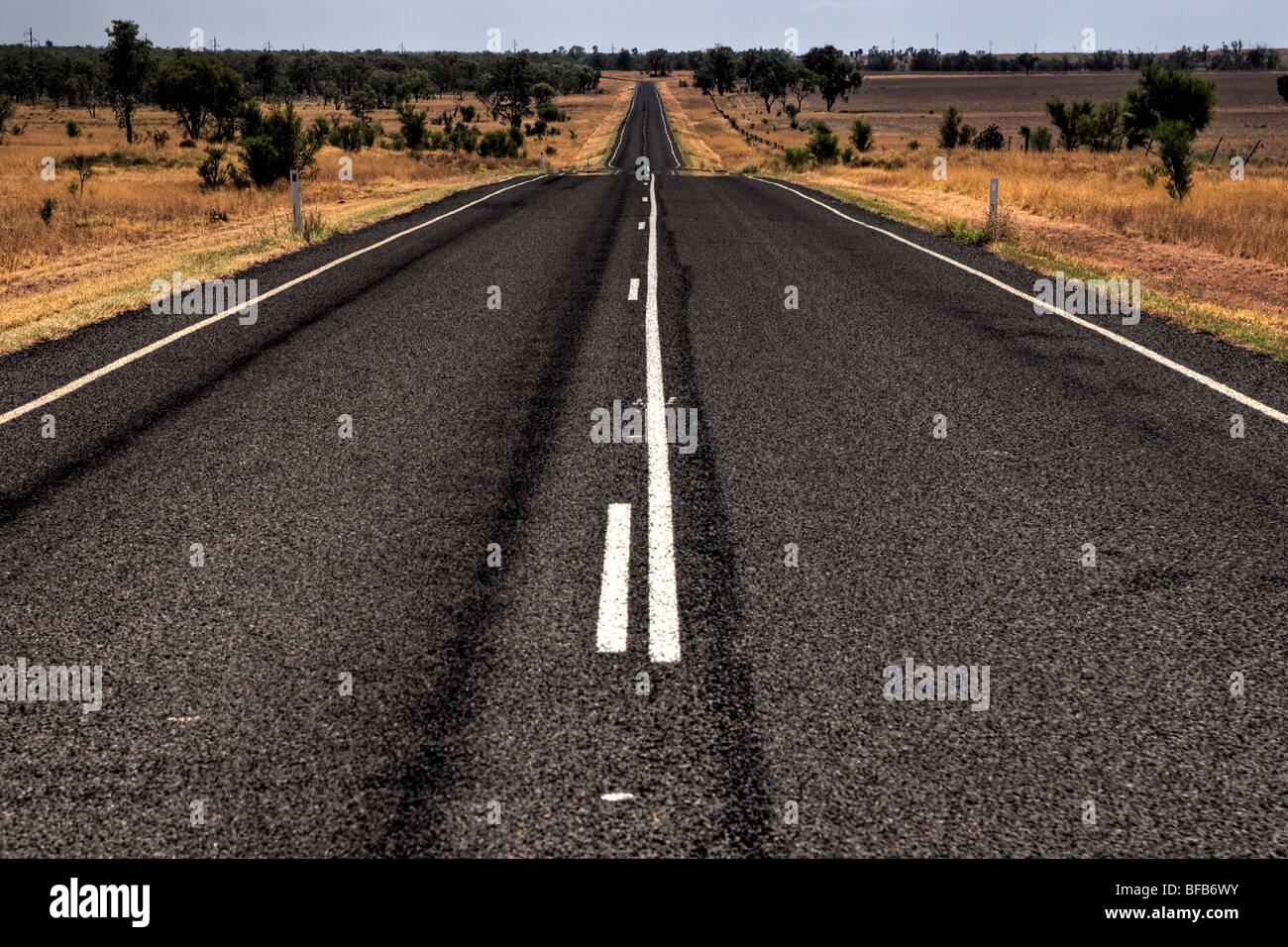 Open road, Queensland highways, Australia Stock Photo - Alamy