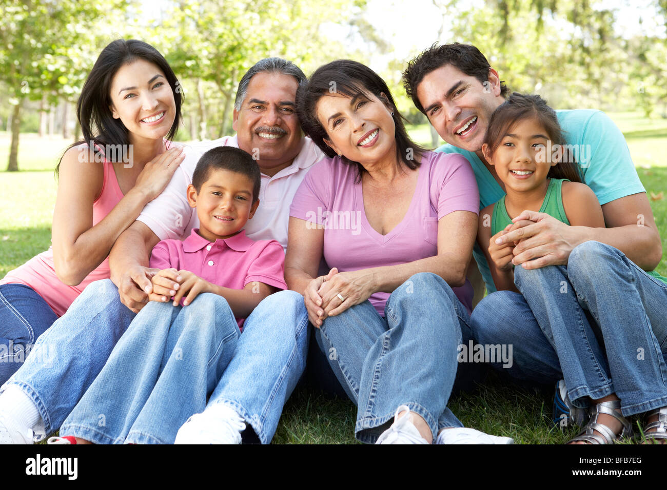Extended asian family hi-res stock photography and images - Alamy