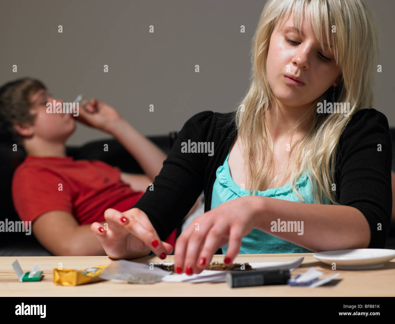 Teenage Couple Taking Drugs At Home Stock Photo - Alamy