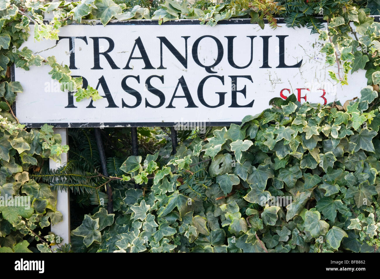 London street name hi-res stock photography and images - Alamy