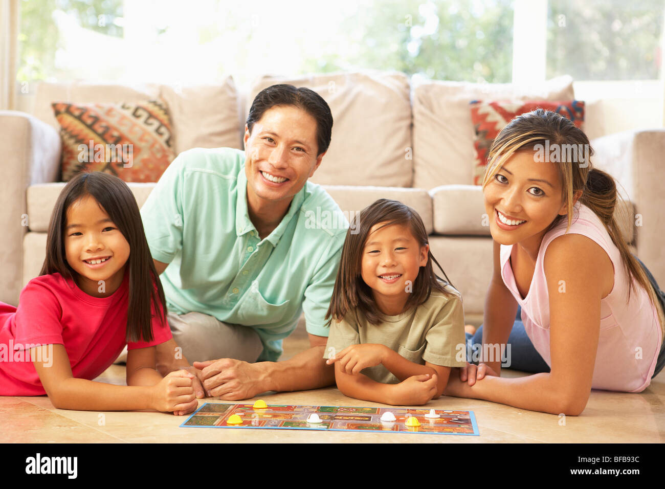 Family playing board game hi-res stock photography and images - Alamy