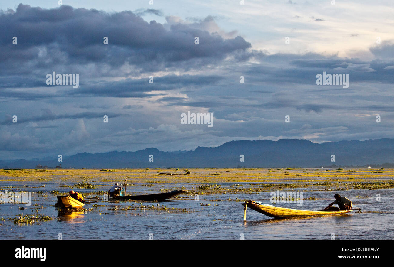 Myanmar inle lake fishermen hi-res stock photography and images - Alamy