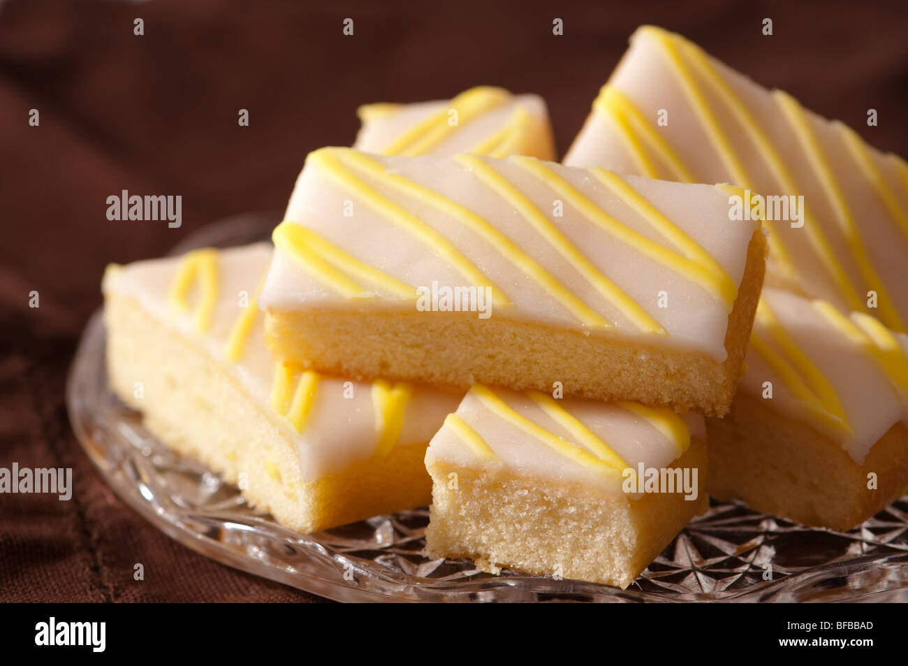 Cake slices icing hi-res stock photography and images - Alamy