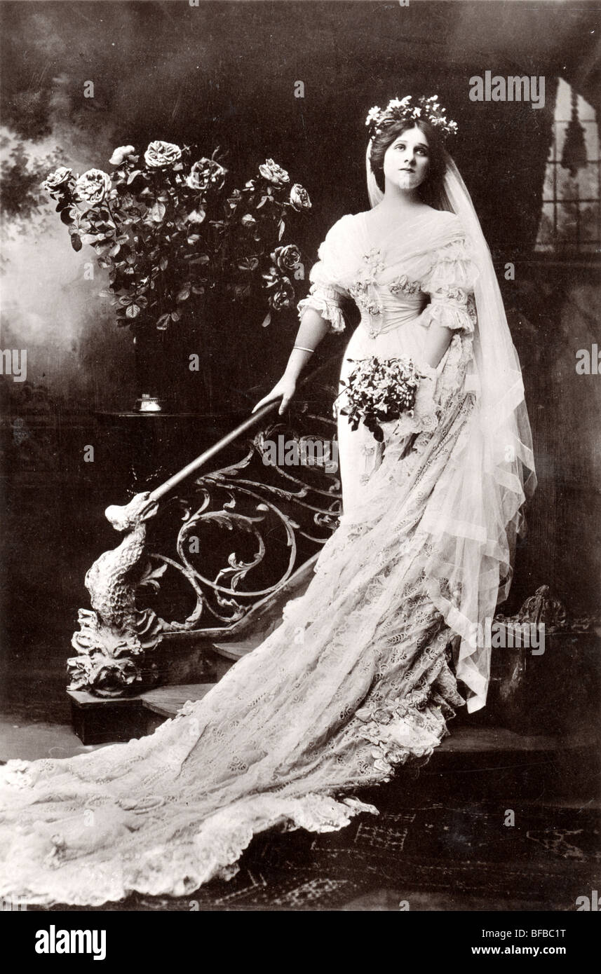 Actress Edna May in Spectacular Wedding Gown Stock Photo - Alamy